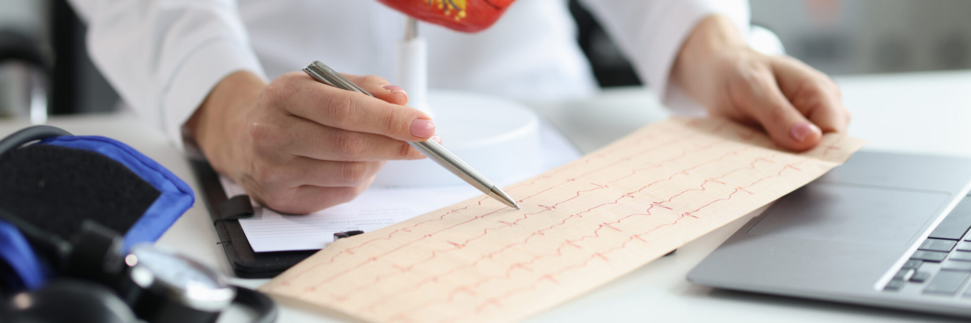 ECG vs. Echocardiogram: Key Differences | Expert Cardiologist